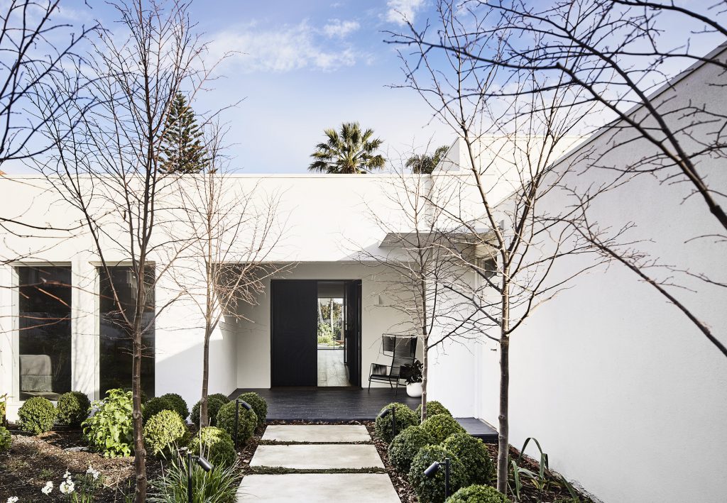 Beatrix Rowe designs a light-filled interior for this Melbourne home ...