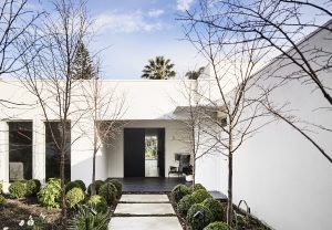 Beatrix Rowe designs a light-filled interior for this Melbourne home ...