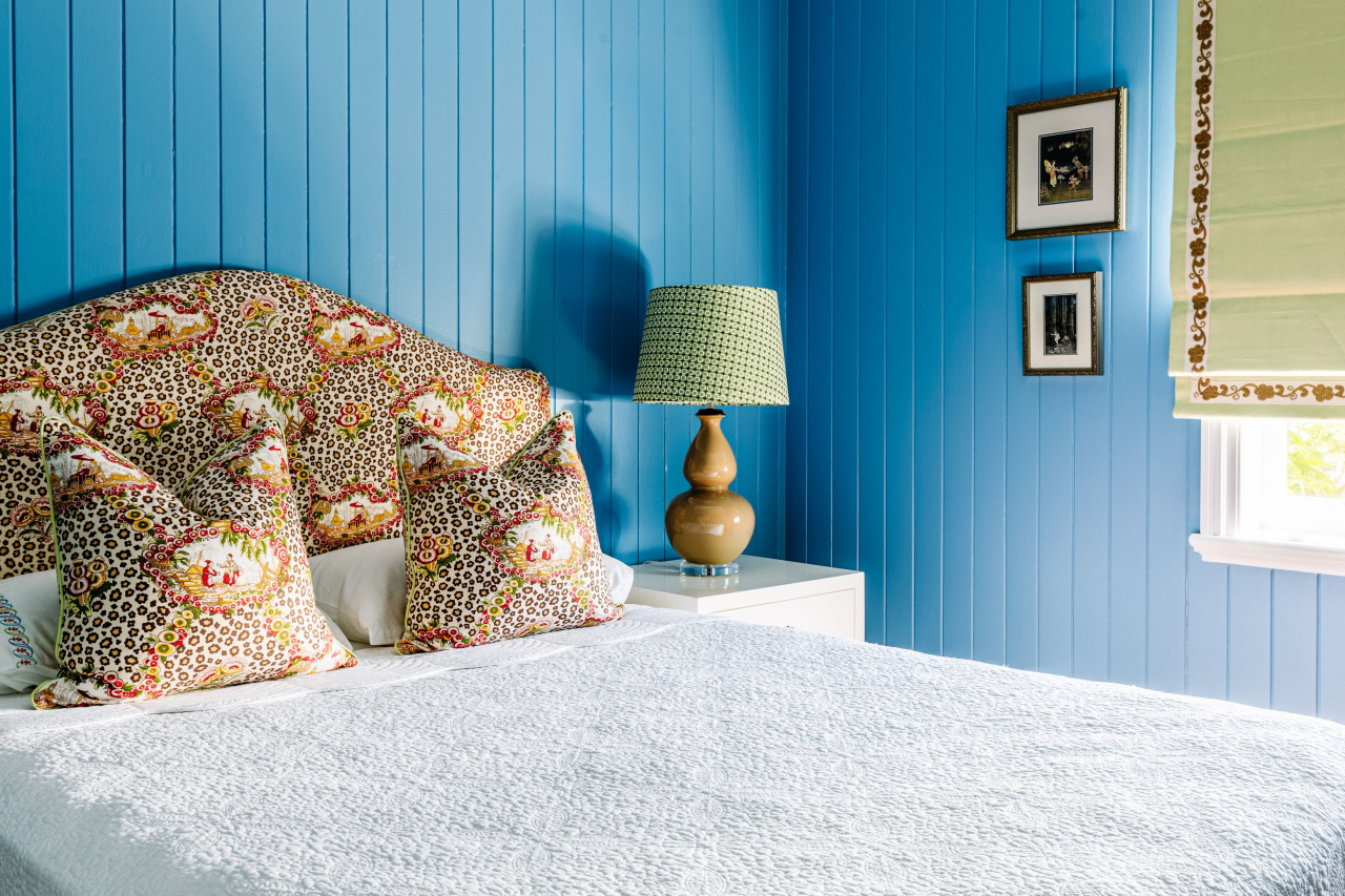 Anna Spiro brightens Brisbane bungalow with kaleidoscope of colour and ...