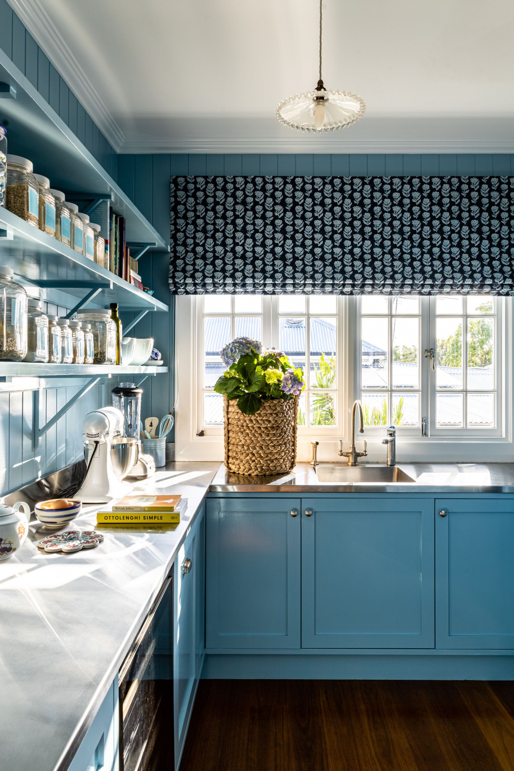 Anna Spiro brightens Brisbane bungalow with kaleidoscope of colour and ...