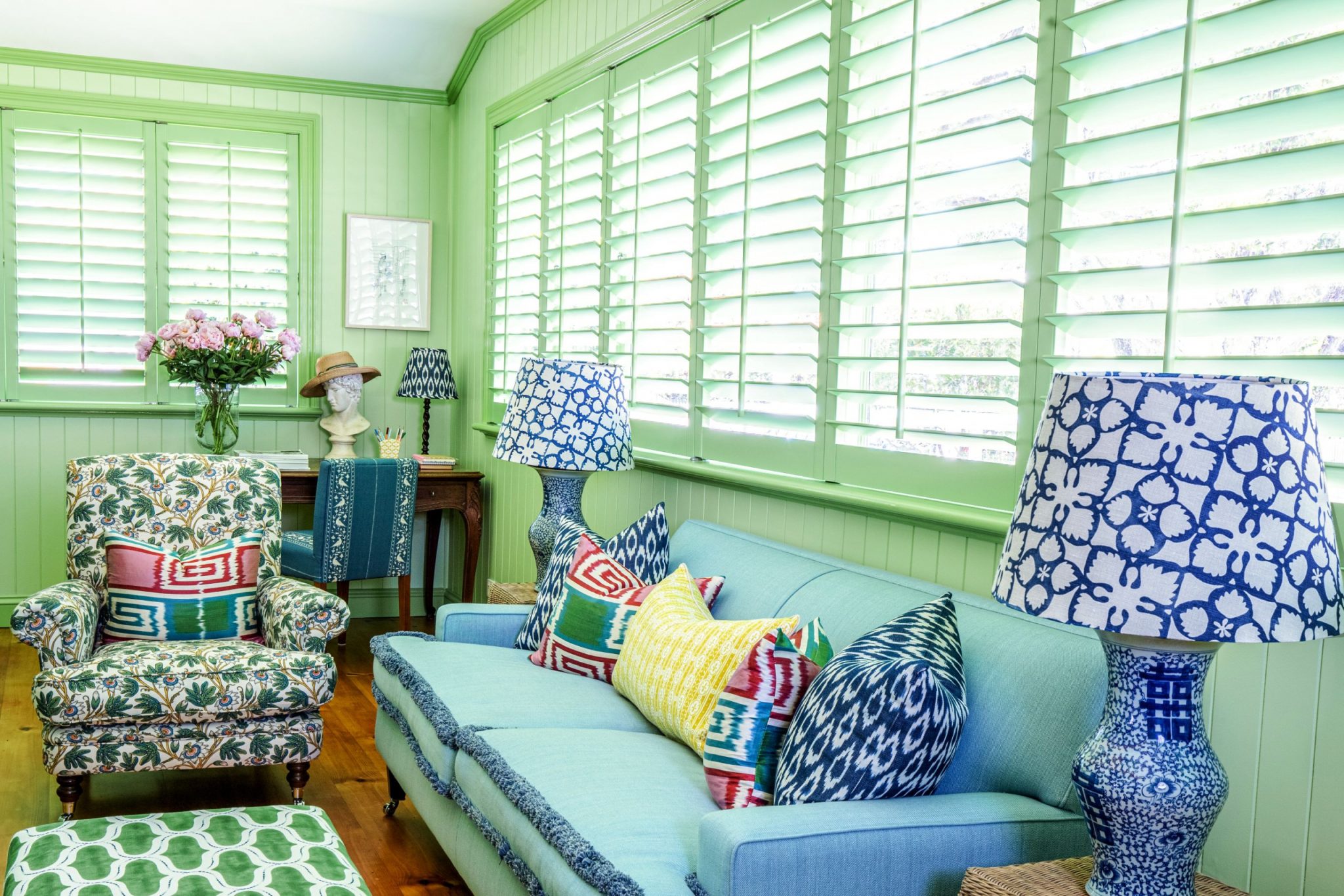 Anna Spiro brightens Brisbane bungalow with kaleidoscope of colour and ...