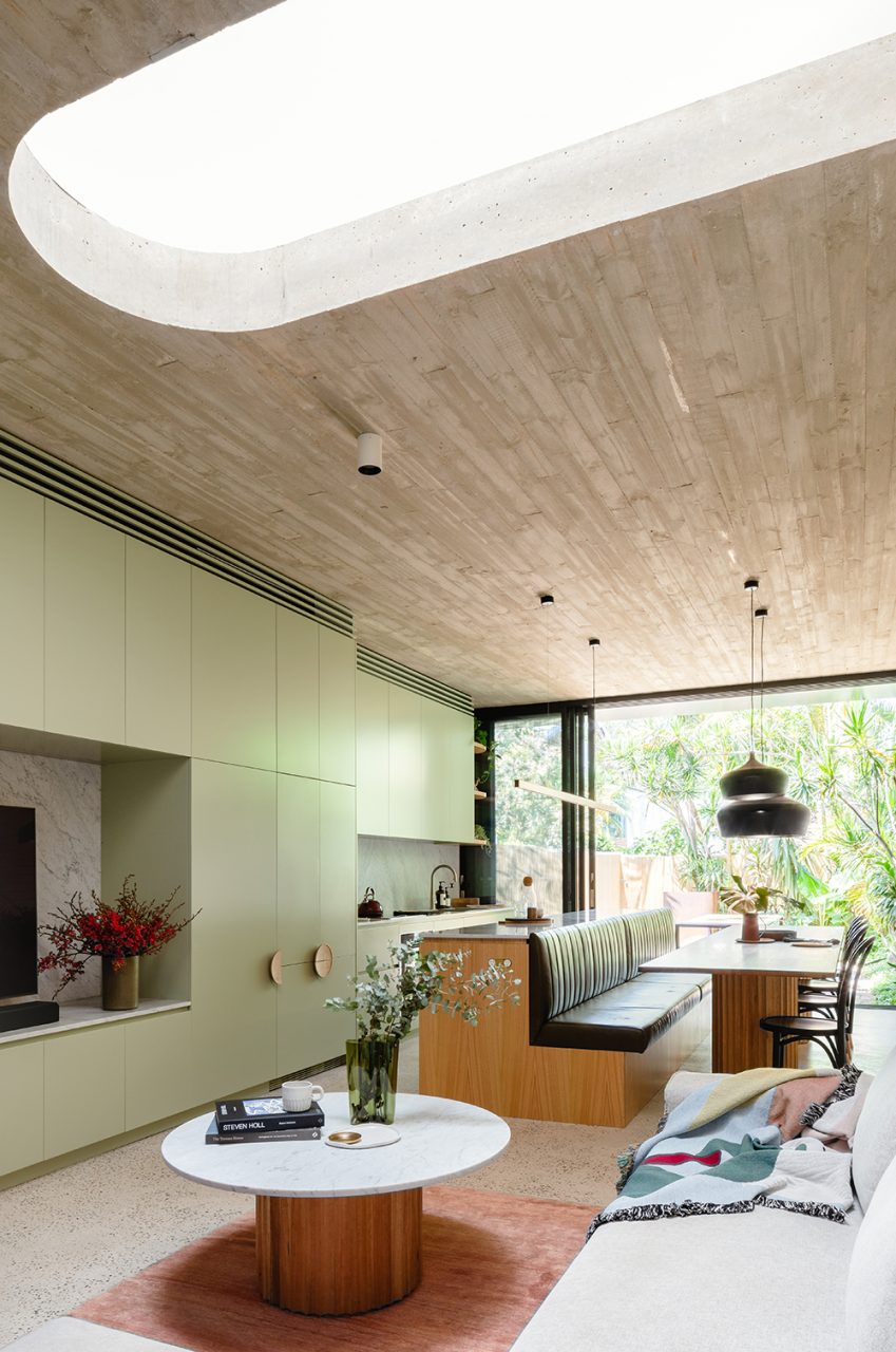 Ten bright and bold interiors that make use of colour therapy ...