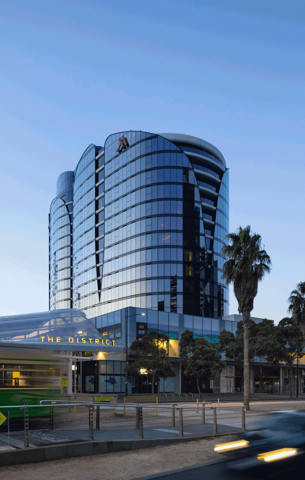 Curvaceous facade defines Melbourne Marriott Hotel Docklands by DKO ...