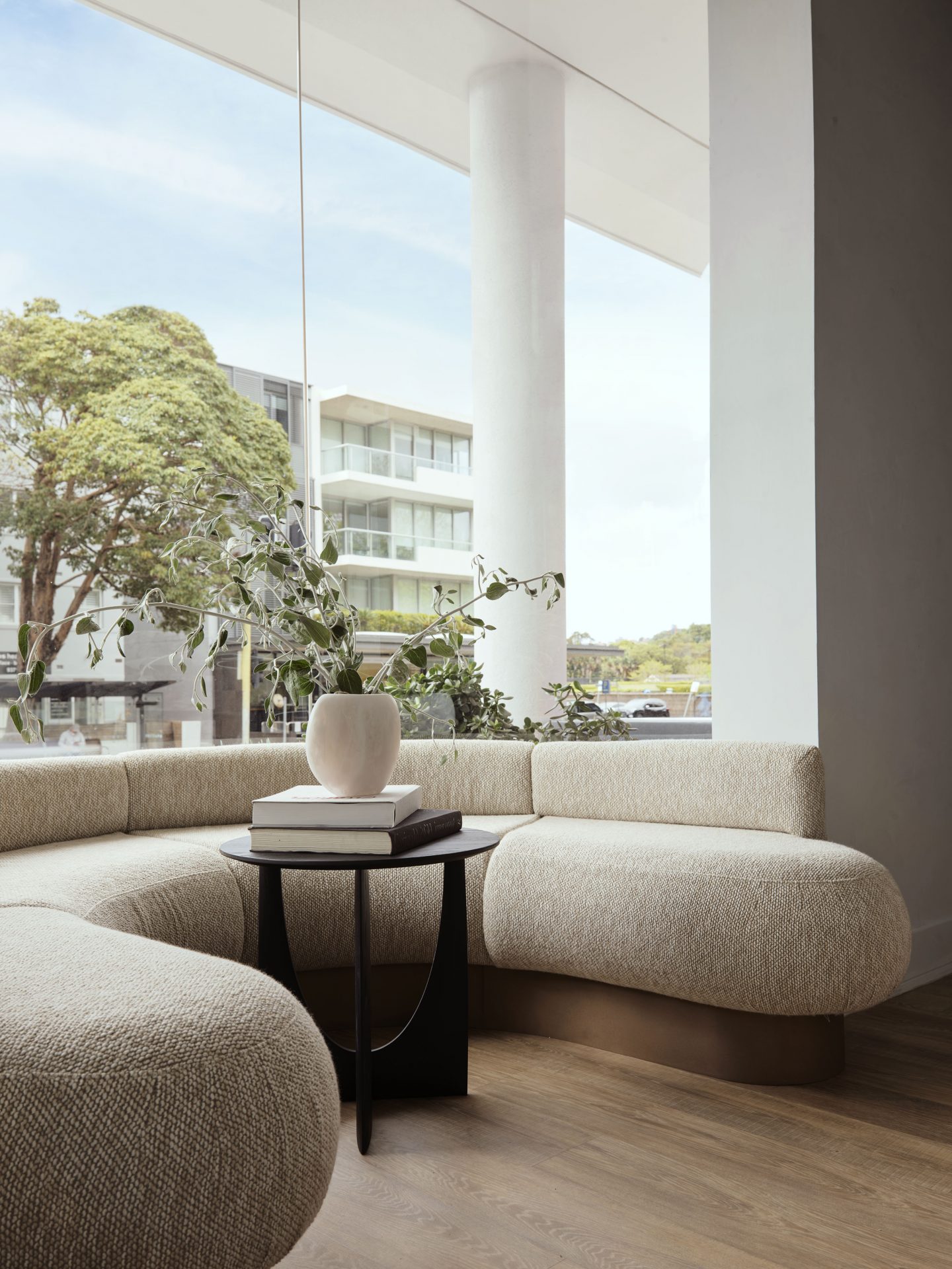 Smac Studio designs a luxurious and modern reception area in Rose Bay ...