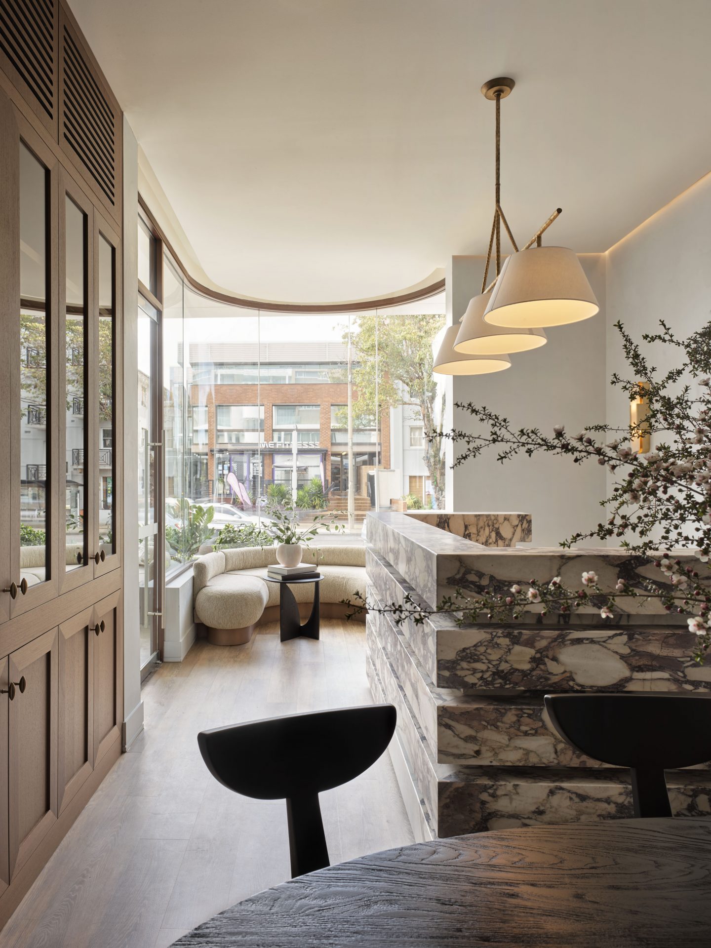 Smac Studio designs a luxurious and modern reception area in Rose Bay ...