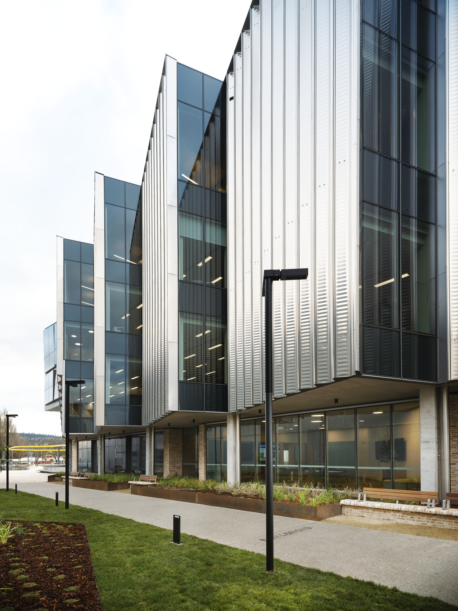Wardle-designed River’s Edge building at University of Tasmania ...