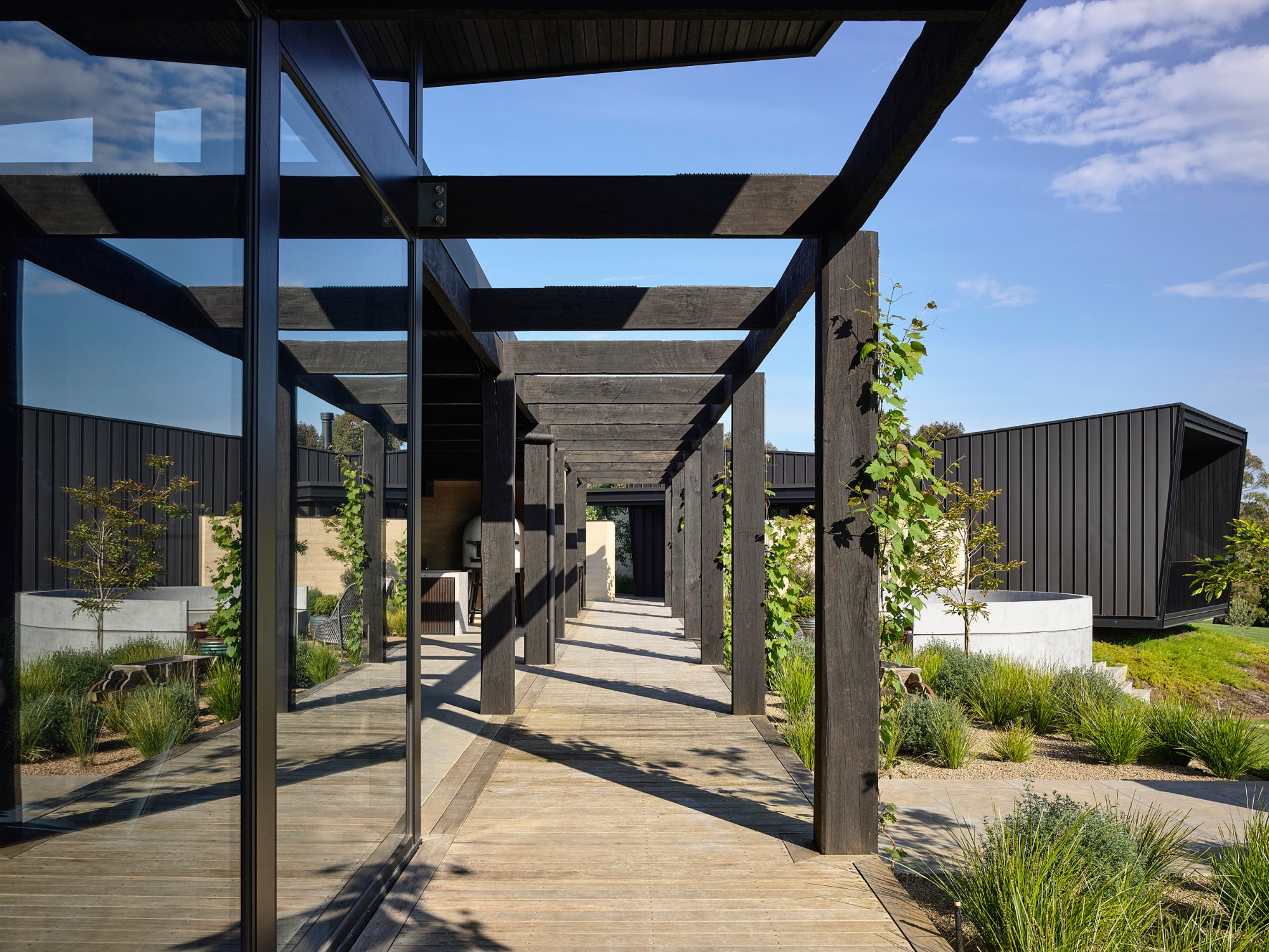 Symmetry, and breaking it – Merricks House by Architecture by Us ...