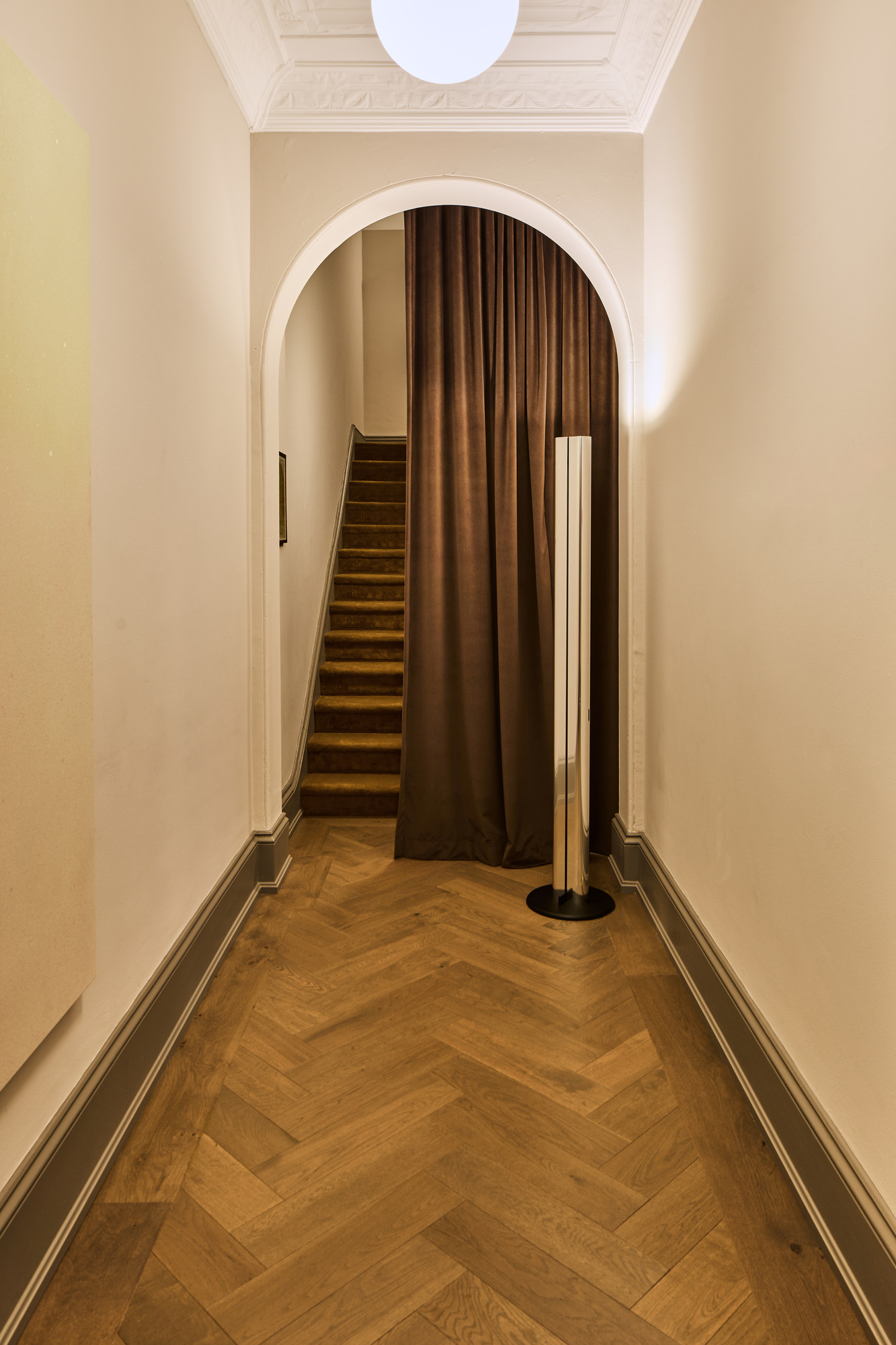 Cox and The Fin Collection design a discreet workplace for business by ...