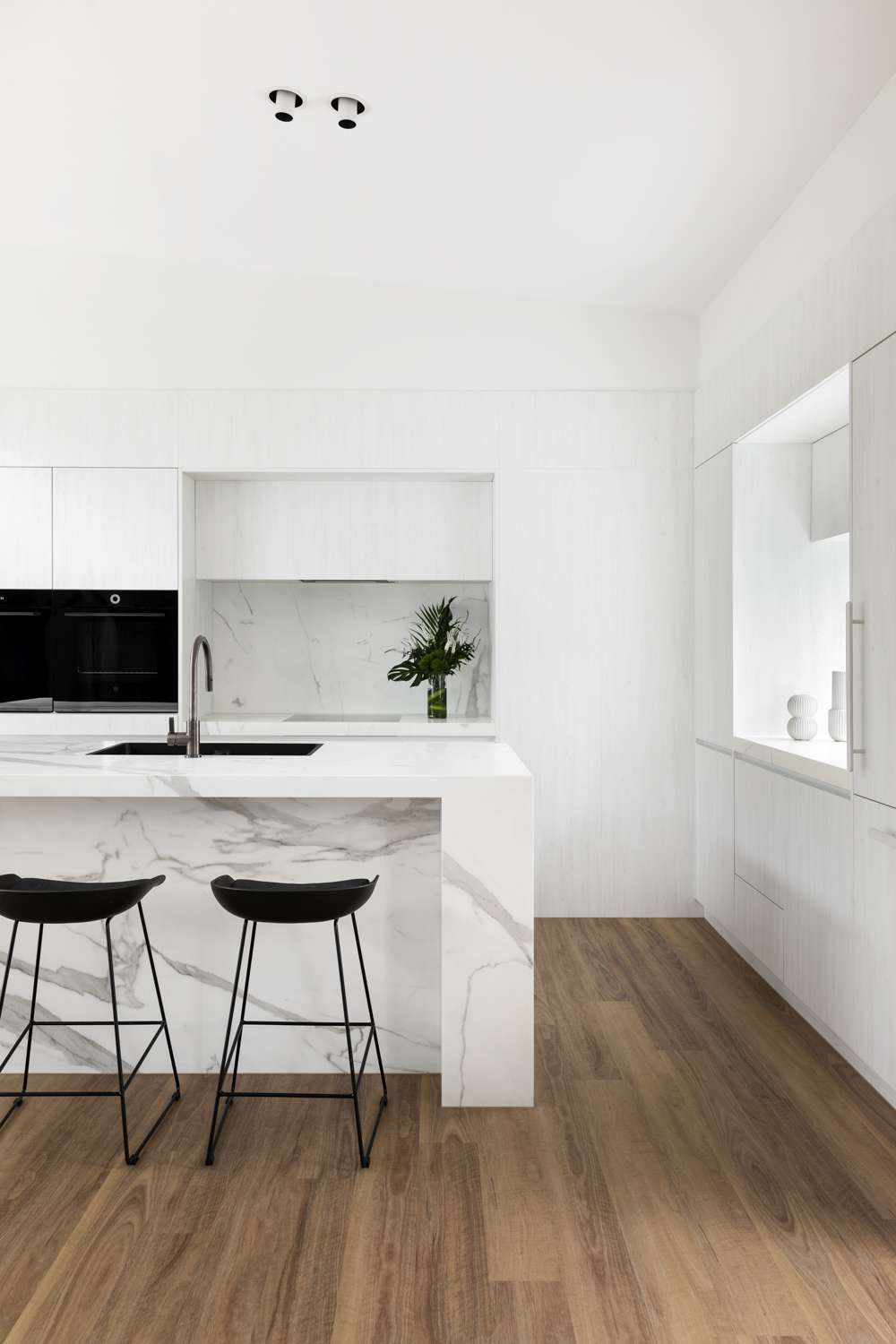 Neolith serves Real Dads a chic and sustainable kitchen on the ...