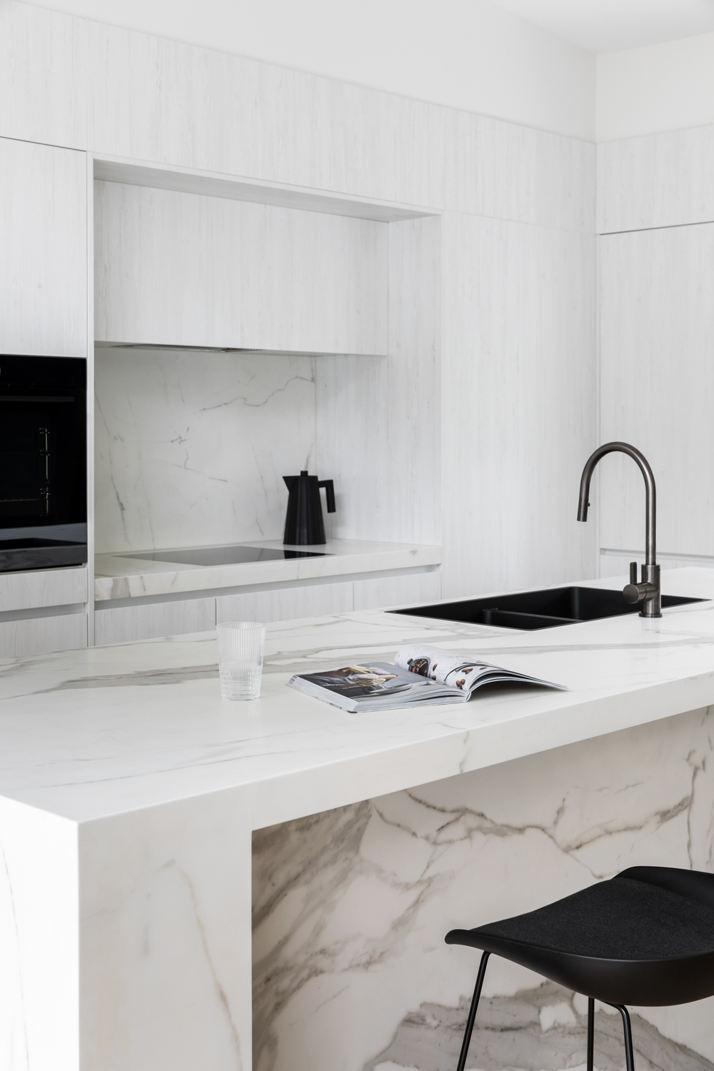 Neolith serves Real Dads a chic and sustainable kitchen on the ...