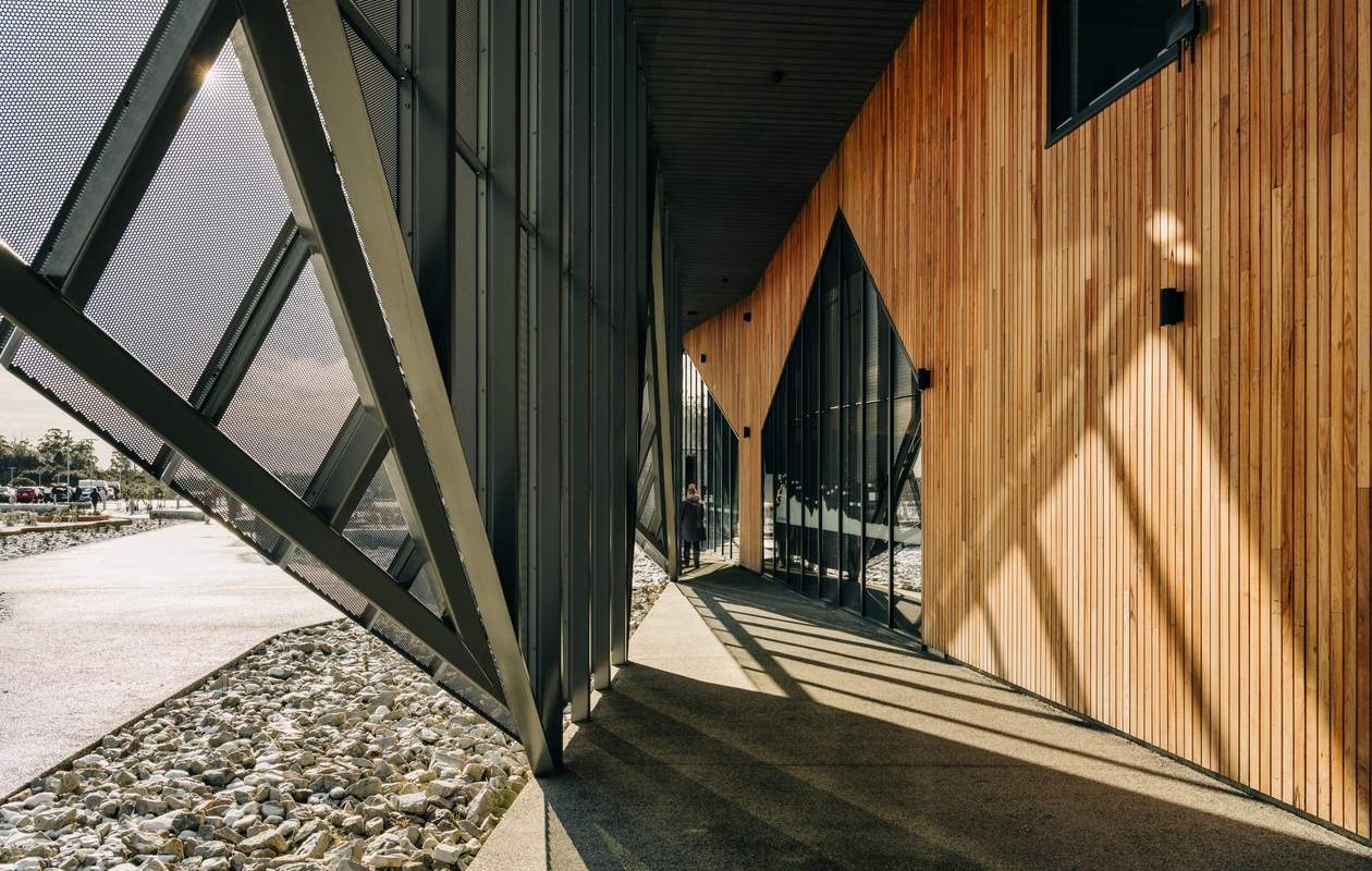 Cumulus Studio's Cradle Mountain Visitor Centre integrates COLORBOND ...